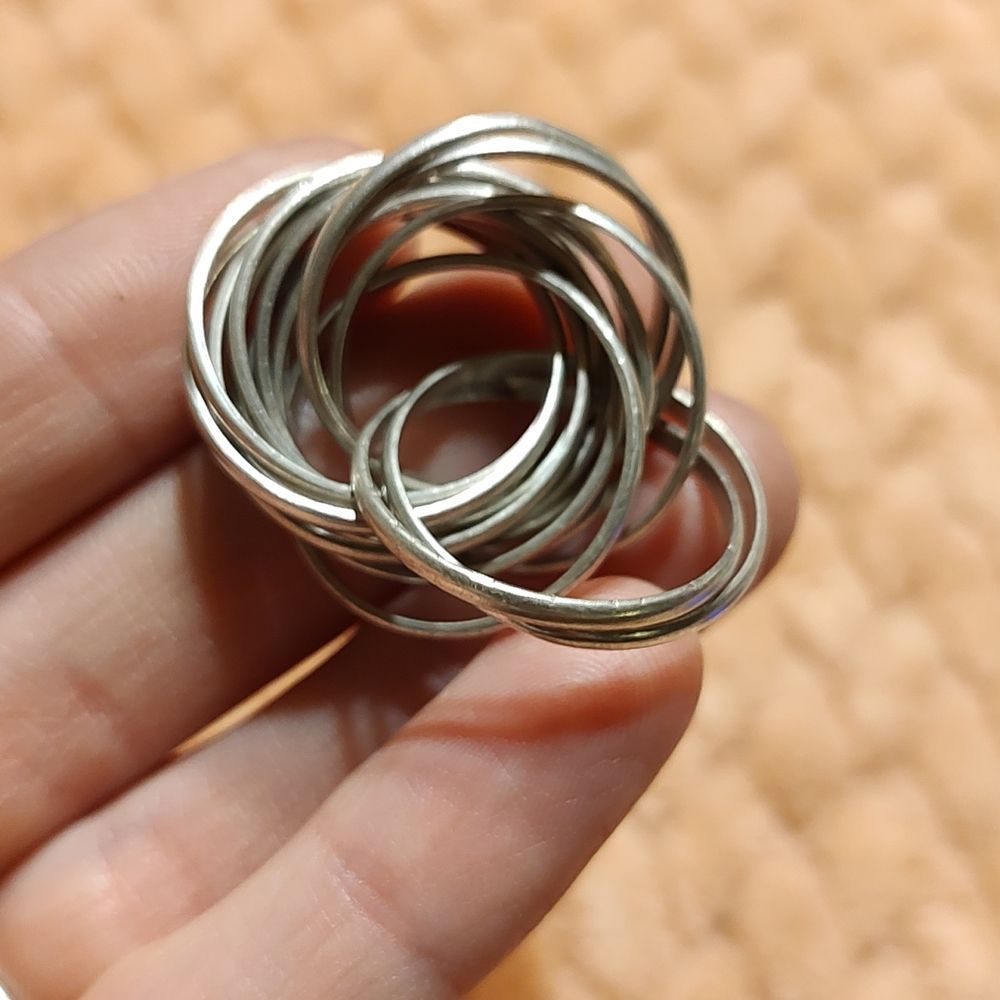 Vintage 15 Interlocking Bands Chunky Fidget Ring Size… - Gem